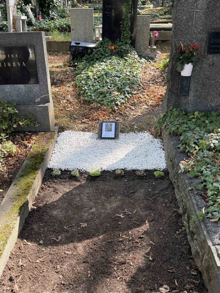 Lev Robert Melč – Adopce významných hrobů